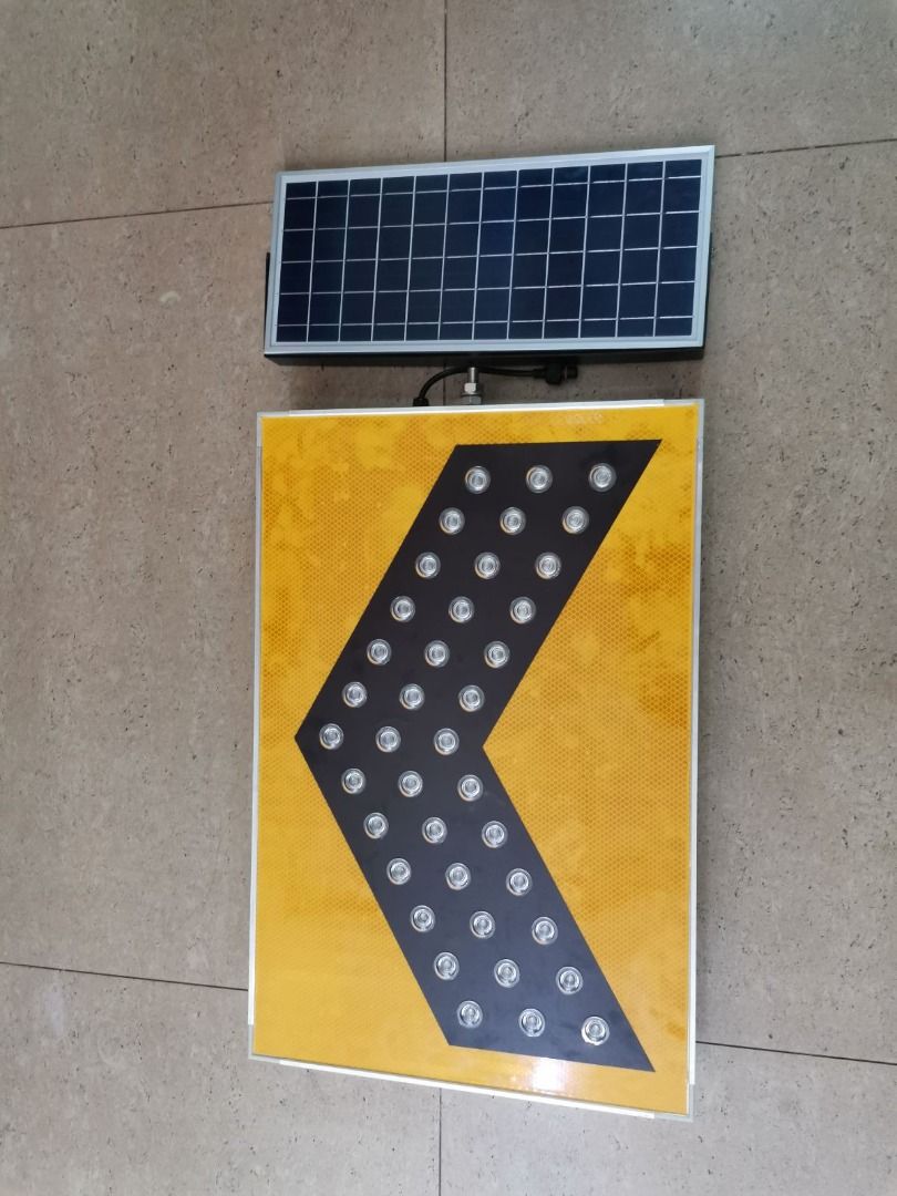 Amber/ Orange Blinking Solar Powered Led Warning Chevron Arrow Traffic ...