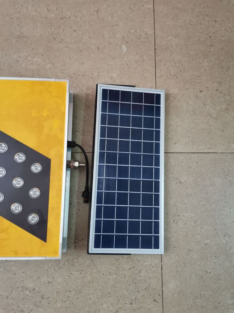 Amber/ Orange Blinking Solar Powered Led Warning Chevron Arrow Traffic ...