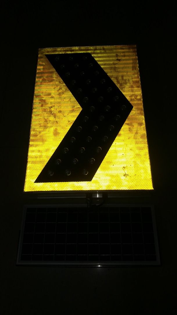 Amber/ Orange Blinking Solar Powered Led Warning Chevron Arrow Traffic ...