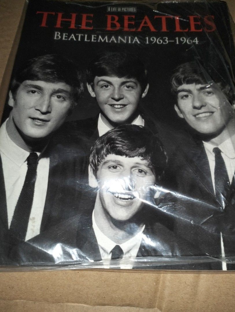 Beatles-beatlemania 1963-1964 magazine, Hobbies & Toys, Books ...