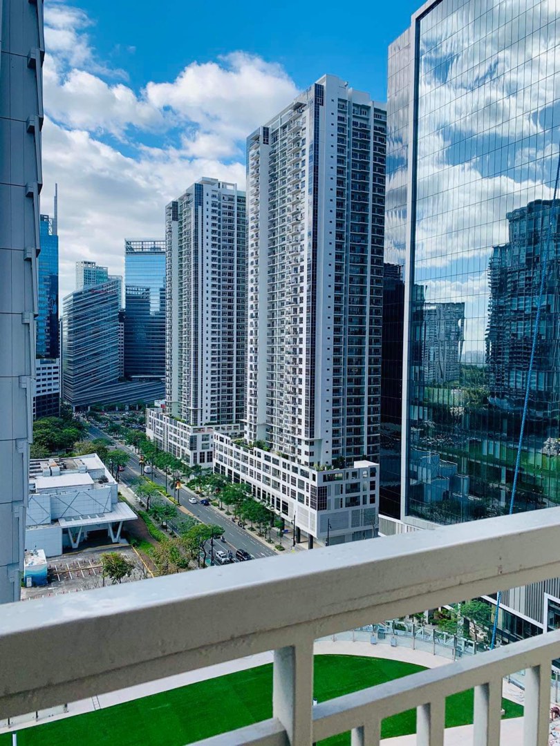 Infinity tower BGC condo with parking for sale (42 sqm), Property, For ...
