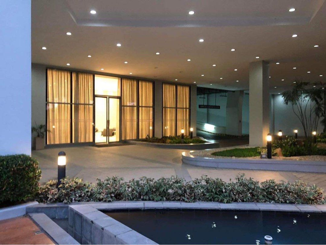 Infinity tower BGC condo with parking for sale (42 sqm), Property, For ...