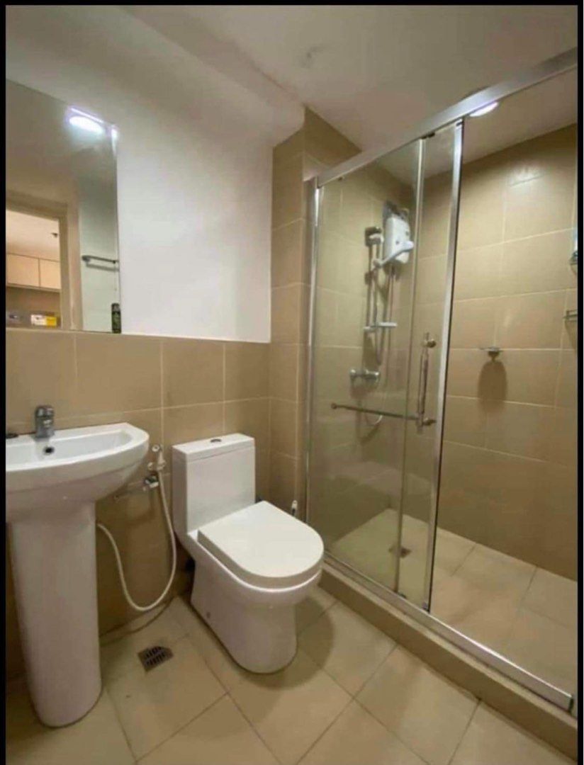 Infinity tower BGC condo with parking for sale (42 sqm), Property, For ...