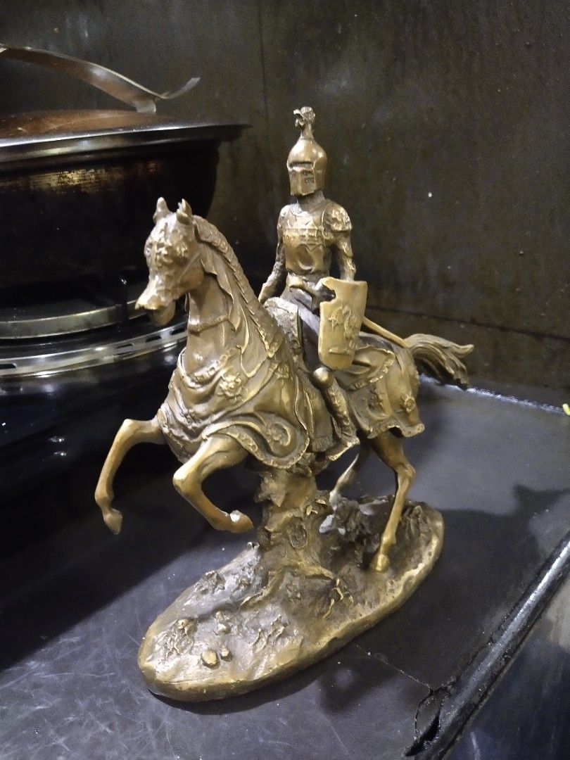 Brass knight armour soldier statue display, Hobbies & Toys, Memorabilia ...