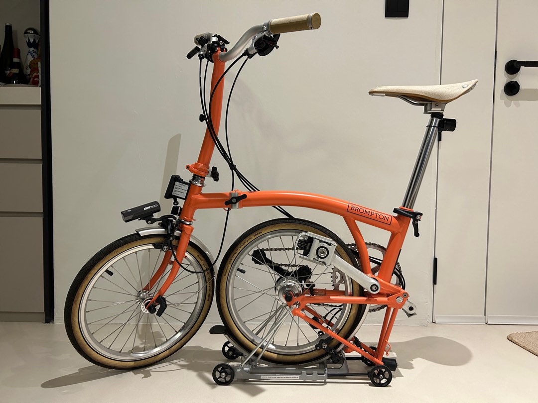 Brompton 2022 model - M6R like new! Original fire coral colour, Sports ...