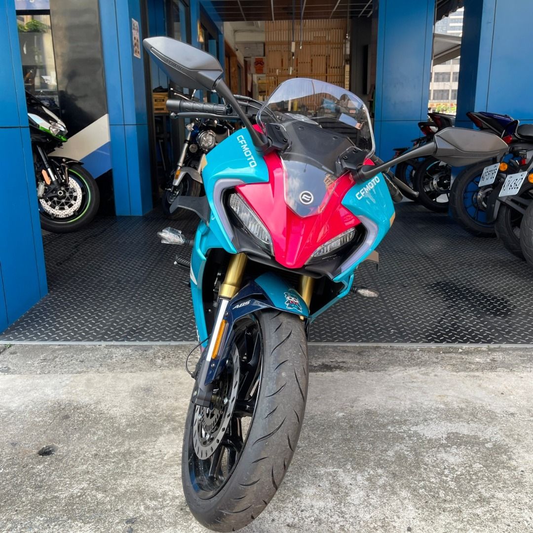 【新車】CFMOTO 春風 全新 250SR S 限量版 Moto3 廠隊塗裝, 汽機車零配件在旋轉拍賣