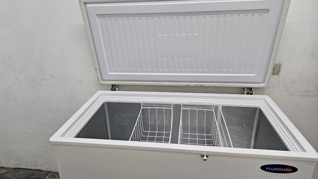 Fujidenzo Chest Freezer 10 cuft, TV & Home Appliances, Kitchen ...