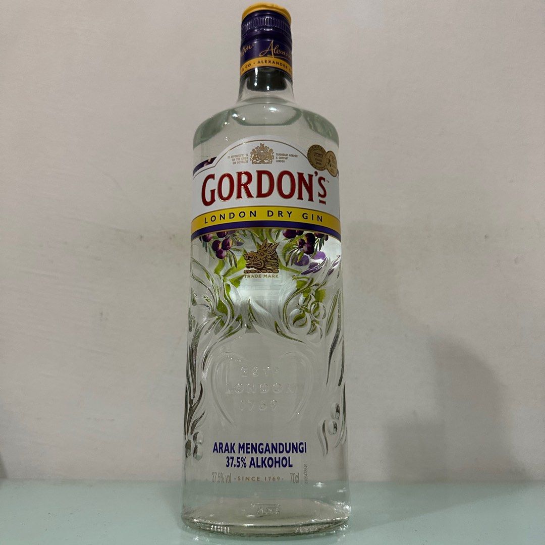 Gordon's (700ml) London Dry Gin, Food & Drinks, Alcoholic Beverages on ...