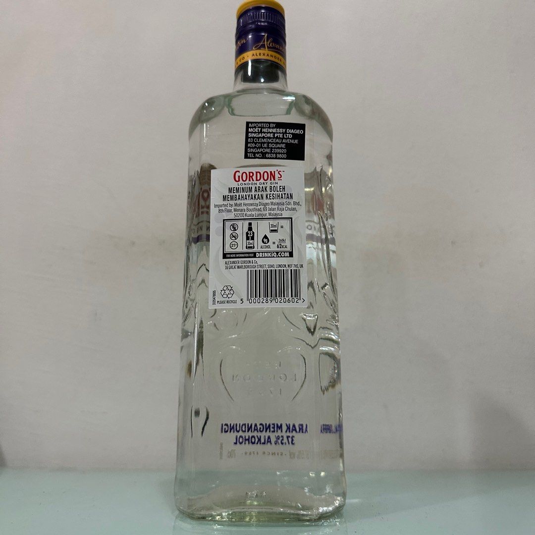 Gordon's (700ml) London Dry Gin, Food & Drinks, Alcoholic Beverages on ...