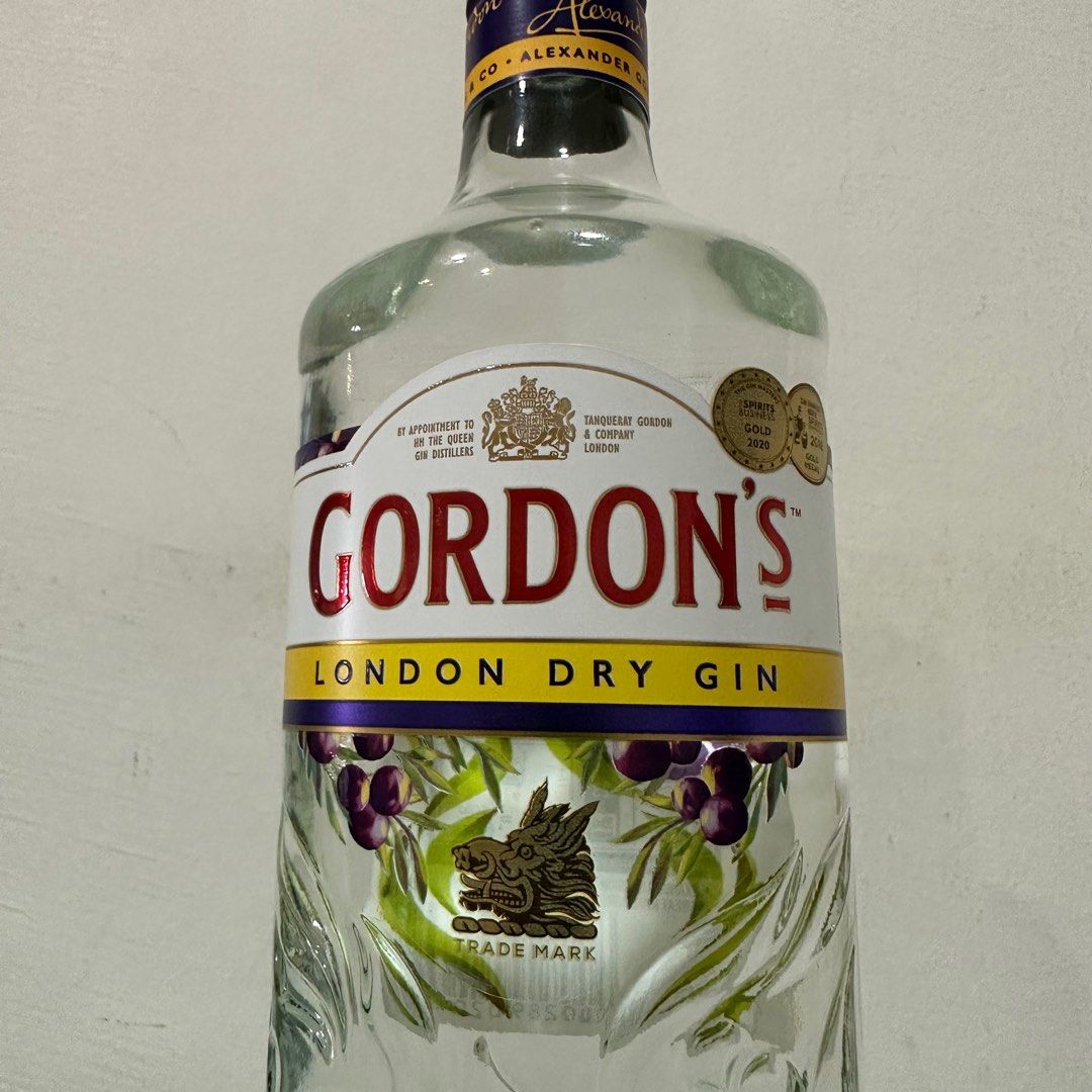 Gordon's (700ml) London Dry Gin, Food & Drinks, Alcoholic Beverages on ...