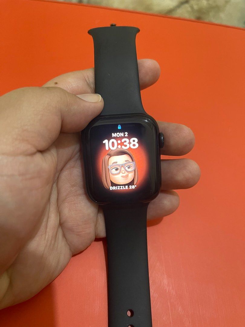 iwatch SE 2nd gen, Mobile Phones & Gadgets, Other Gadgets on Carousell