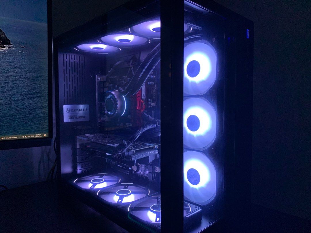 Lian Li O11 Dynamic Case - Stunning Design, LED Fans, AIO Cooler ...