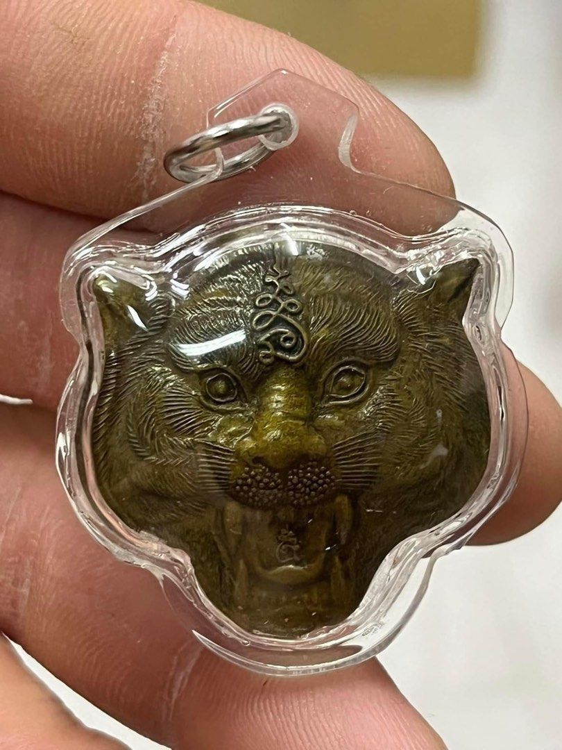 LP Pern tiger head amulet (251), Hobbies & Toys, Memorabilia ...