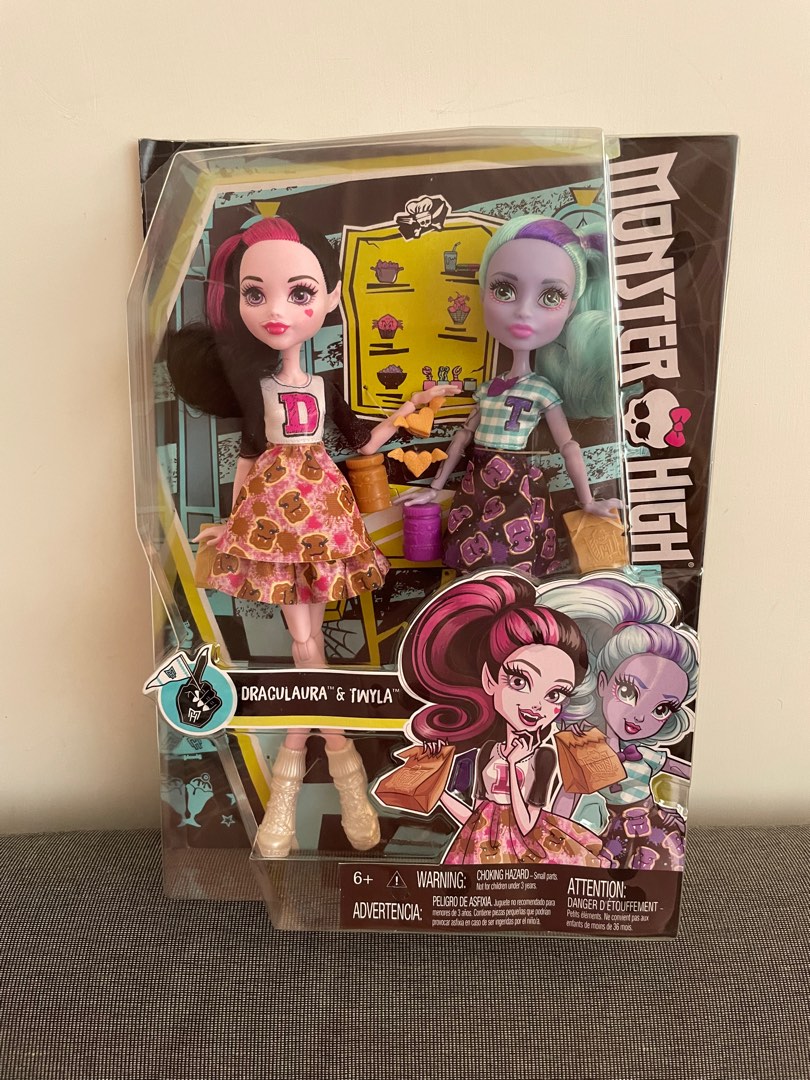 Monster High School Spirit PB&J School Lunch Draculaura & Twyla, 興趣及遊戲, 收藏品及紀念品, 明星周邊 - Carousell
