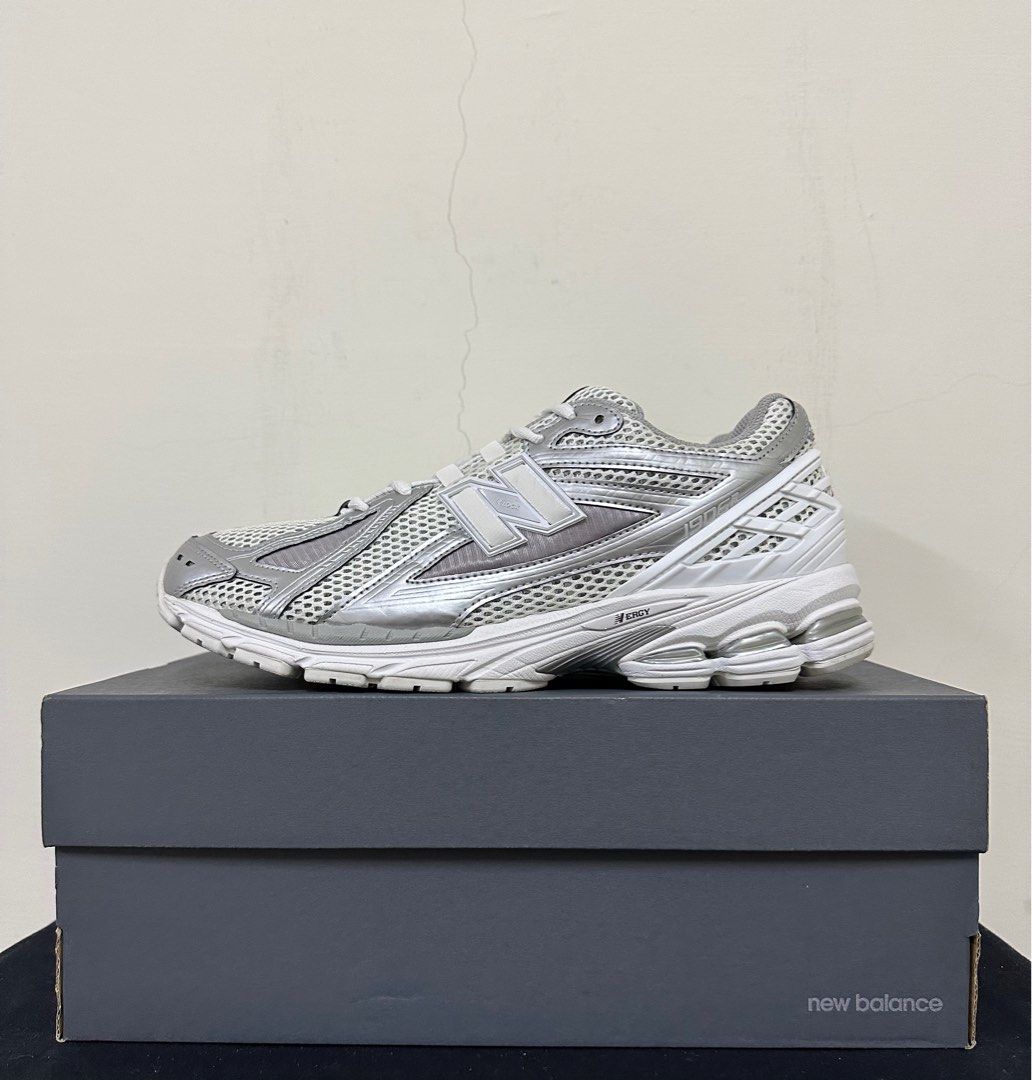 NEW BALANCE M1906RCB , 他的時尚, 鞋類, 運動鞋、球鞋在旋轉拍賣