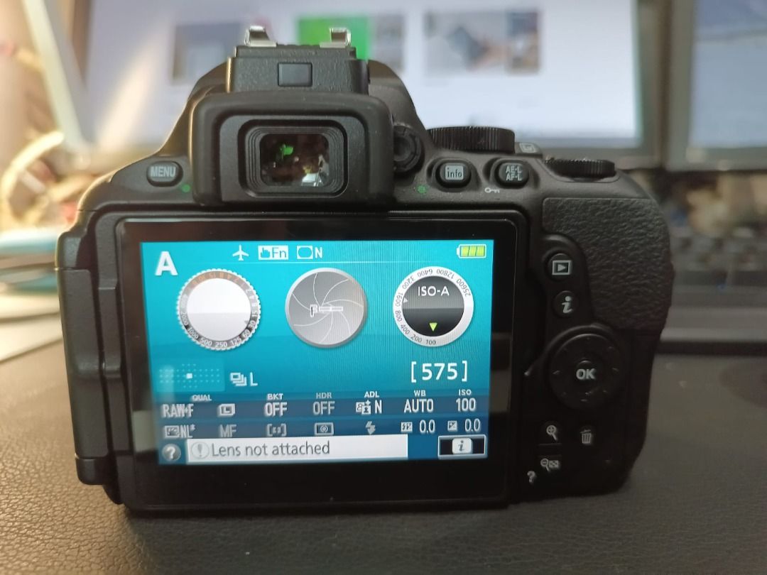 Nikon D5600 DSLR camera with Nikkor AF-P DX 18-55mm VR kit lens, in excellent near-mint like-new ...