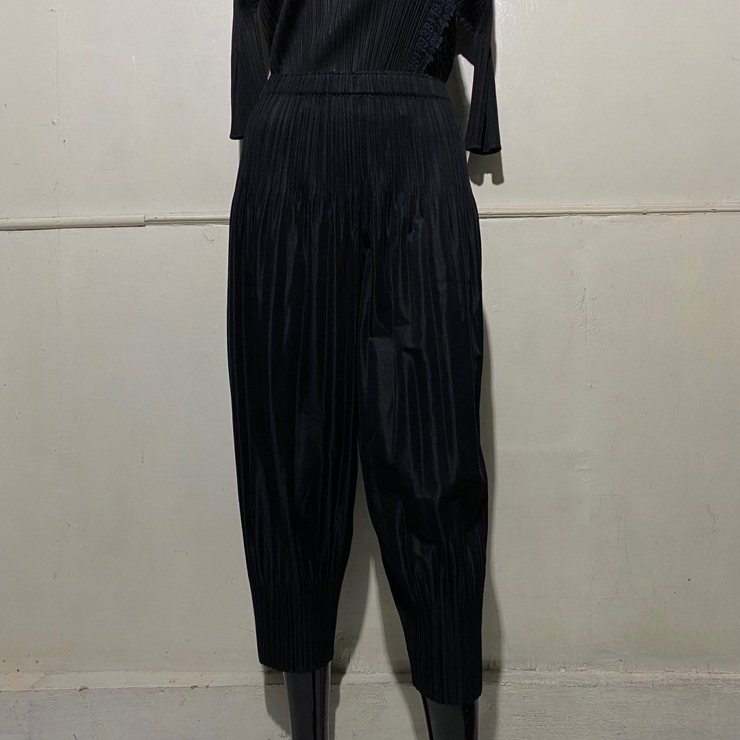 Pleats Please - BLACK FLUFFY BASICS PANTS, Women's Fashion, Bottoms ...