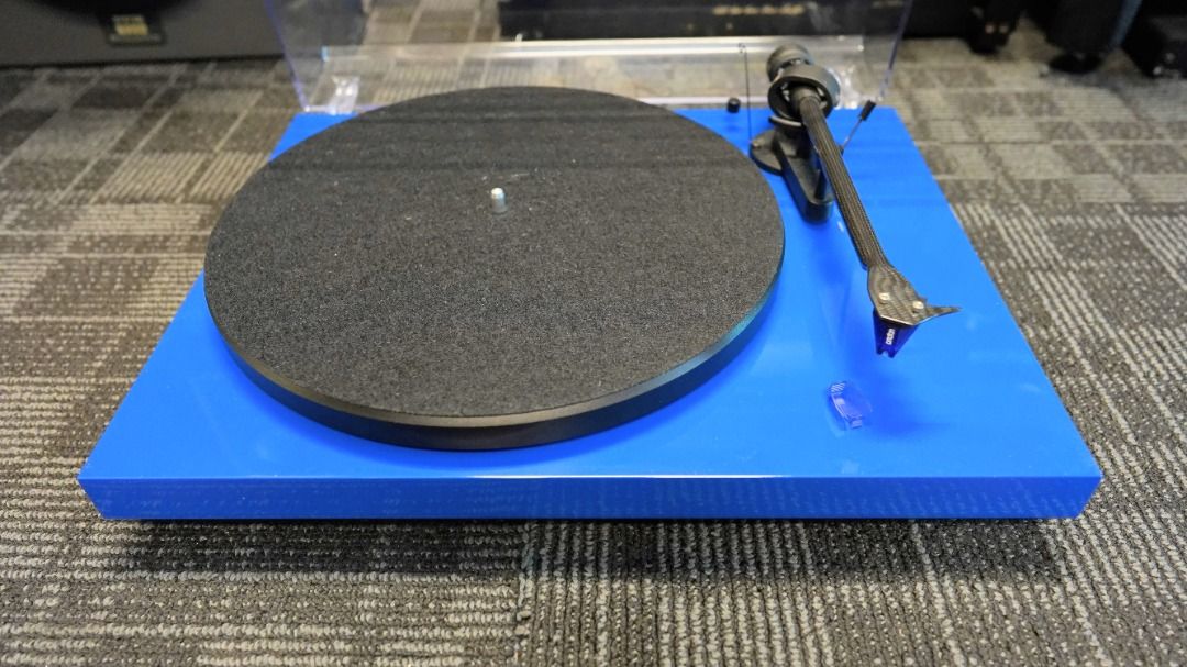 Project Debut Carbon turntable, Audio, Other Audio Equipment on Carousell
