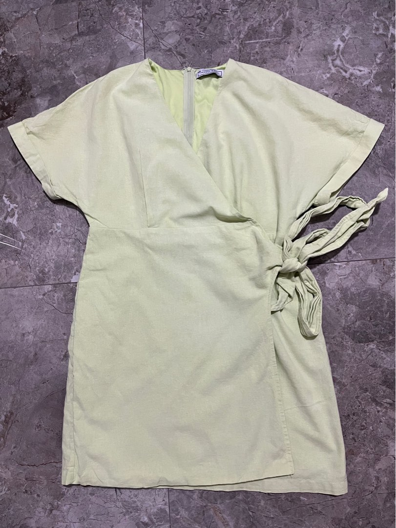 The Tinsel Rack Dress/ Uniqlo Dress (Only with purchase, PLS READ ...