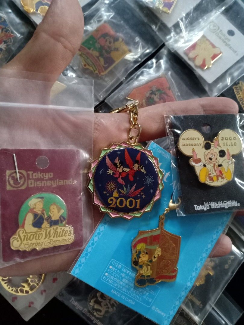 Vintage Tokyo Disneyland Pins Keychains, Hobbies & Toys, Memorabilia ...