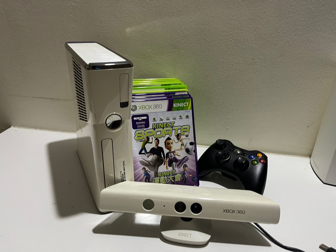 Xbox 360 with Kinect sensor, 9 games, one controller. (nego possible ...