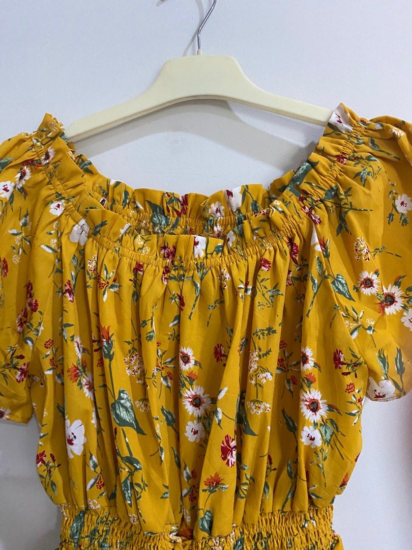 Yellow Sabrina, Fesyen Wanita, Pakaian Wanita, Atasan di Carousell