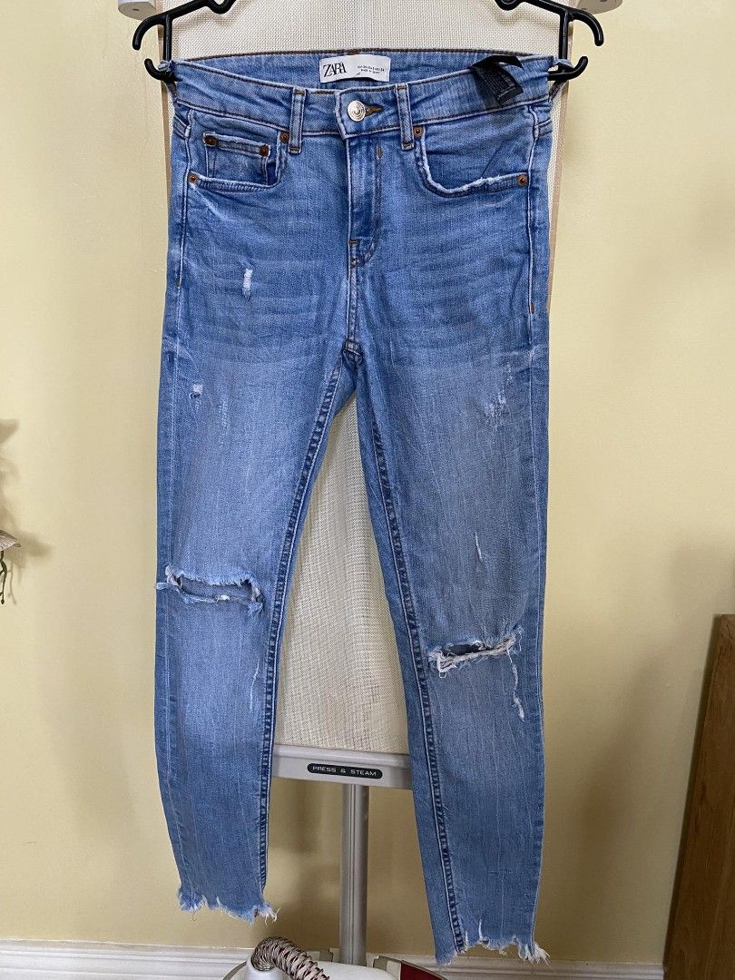 Zara denim ripped jeans, Women's Fashion, Bottoms, Jeans on Carousell
