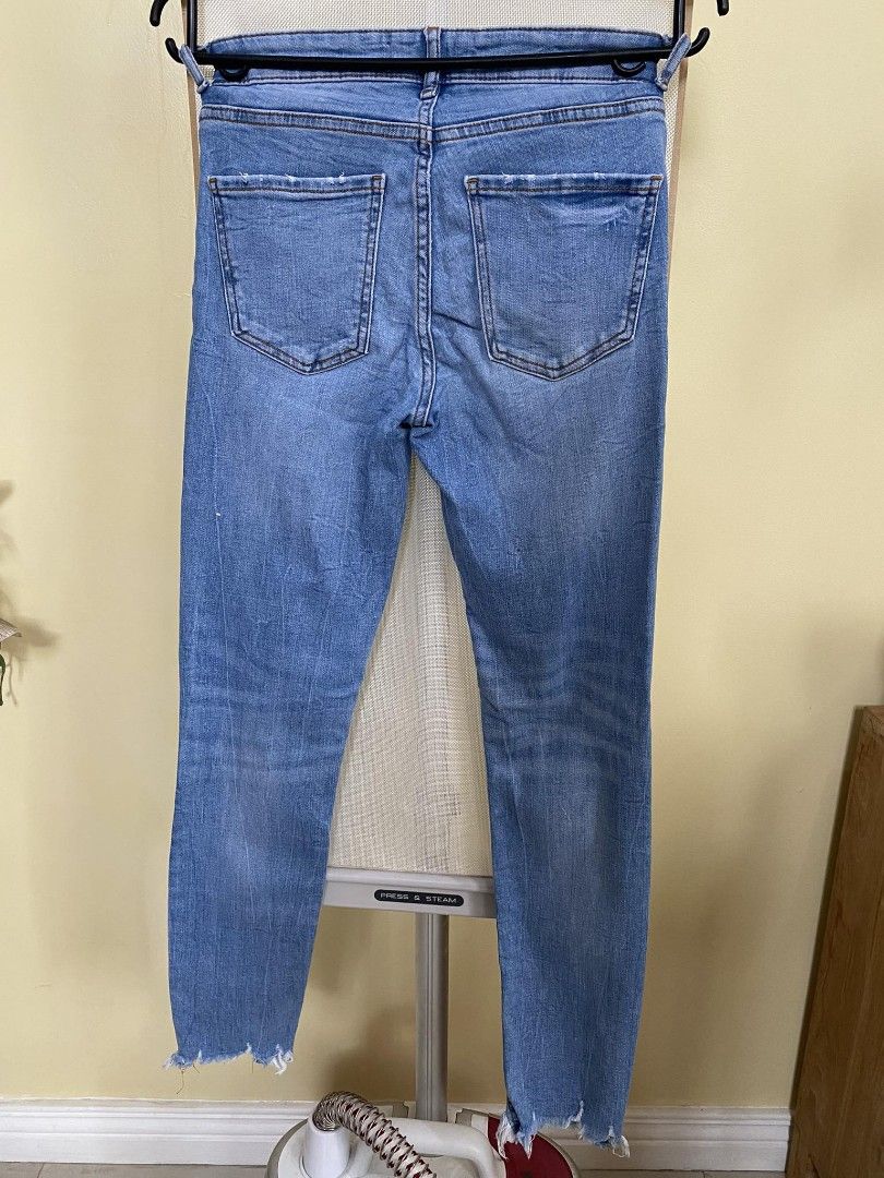 Zara denim ripped jeans, Women's Fashion, Bottoms, Jeans on Carousell