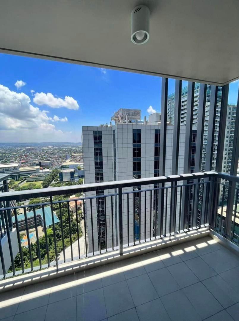 RUSH SALE! 1BR unit Park Triangle Residences at Bonifacio Global City ...