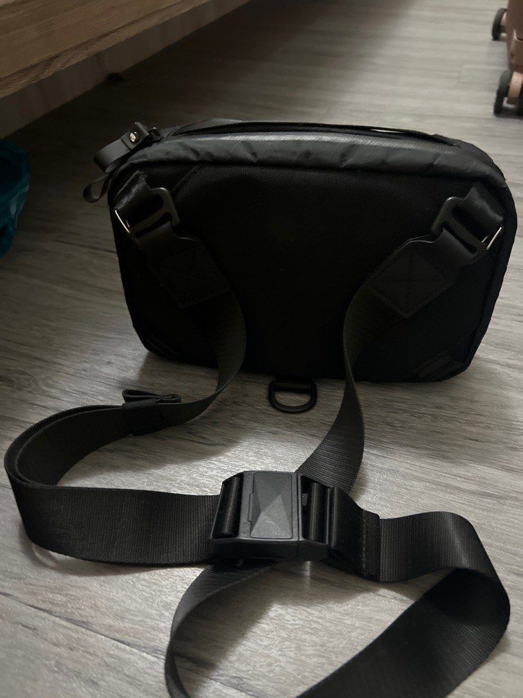 ALPAKA Tech Case Max, Men's Fashion, Bags, Sling Bags on Carousell