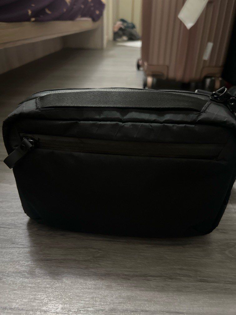 ALPAKA Tech Case Max, Men's Fashion, Bags, Sling Bags on Carousell