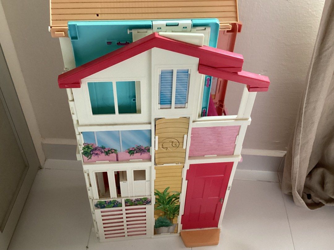 Barbie playhouse, Hobbies & Toys, Toys & Games on Carousell
