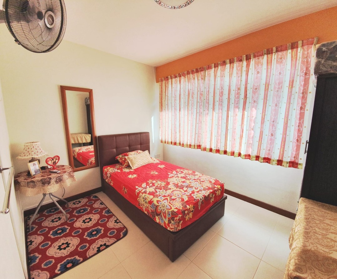 Bk 20 Teban Gardens Road Teban Vista. Common room avail. 1 female ...