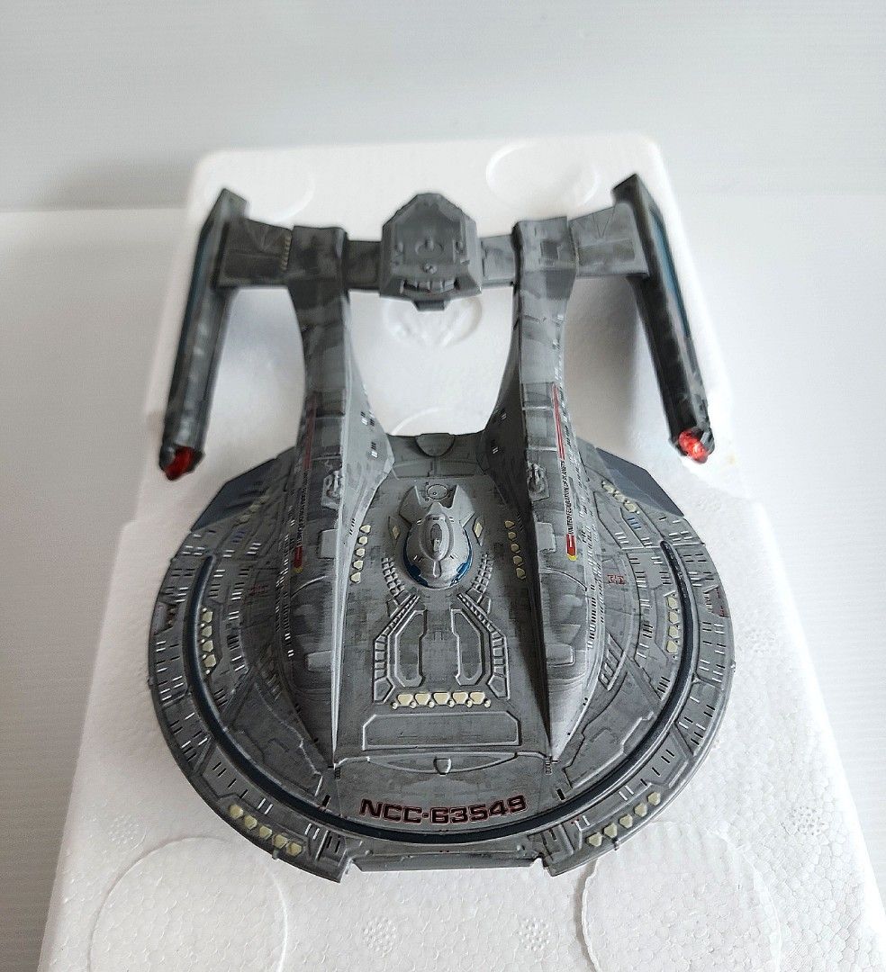 Englemoss Star Trek Collection Akira class USS Thunderchild (Special ...