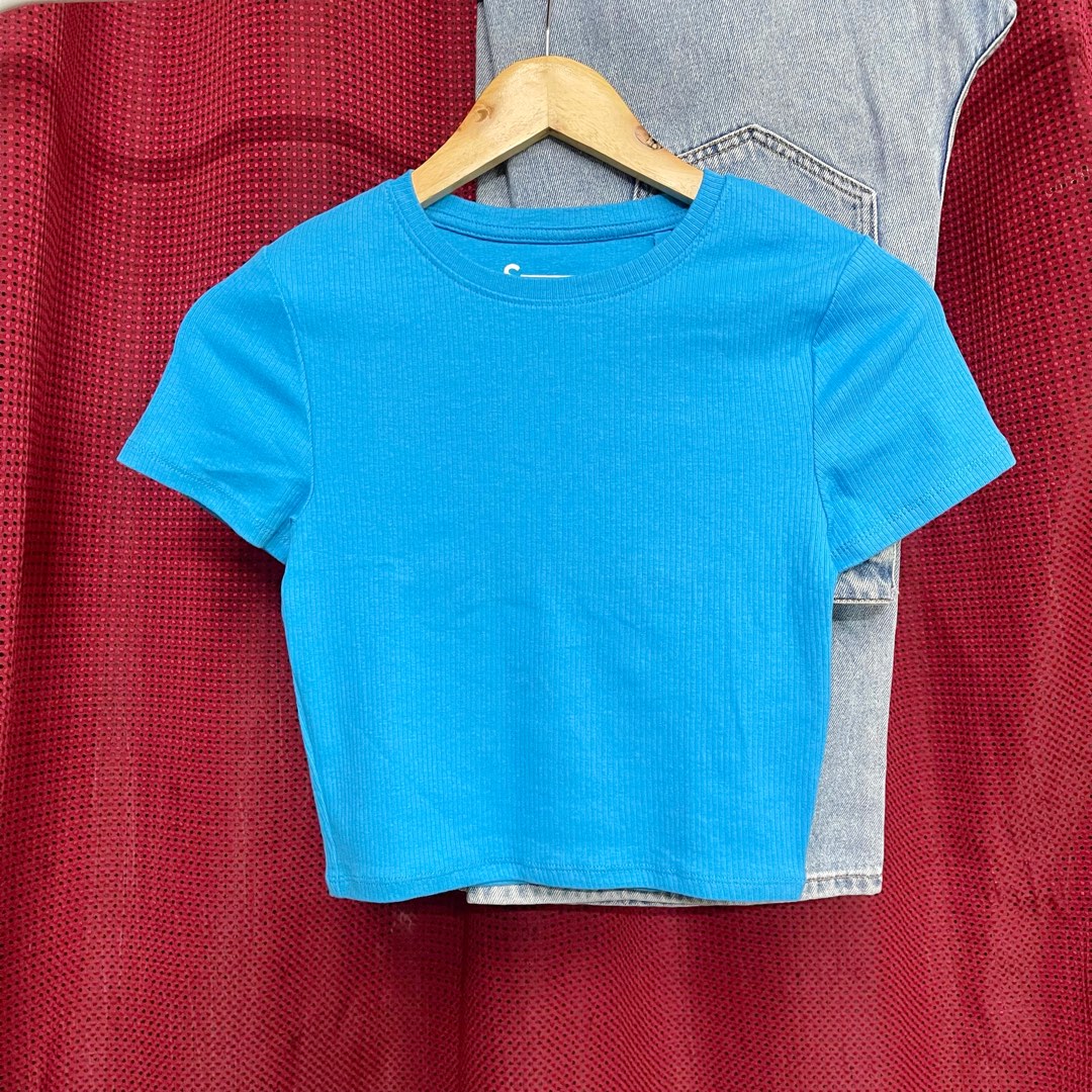 Fb sister cropped top, Women's Fashion, Tops, Others Tops on Carousell