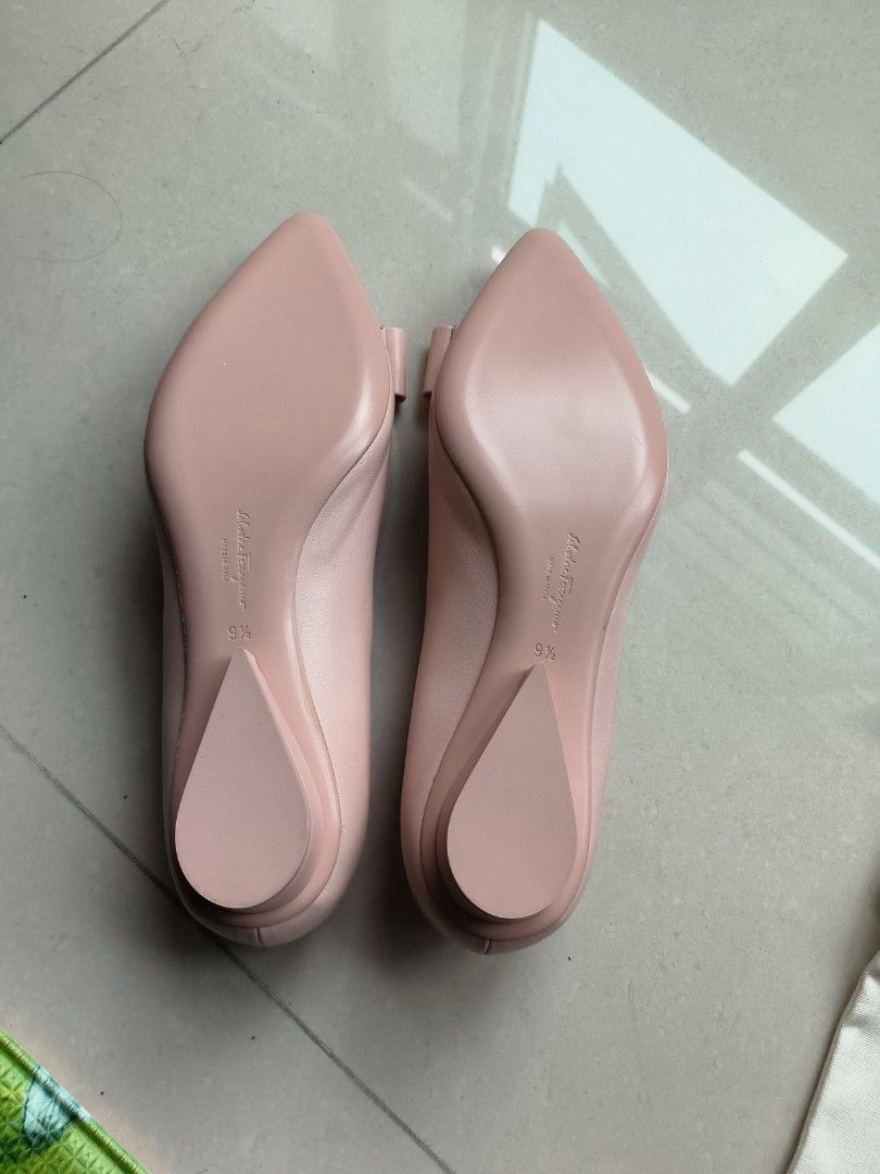 Ferragamo Viva Shoe, Women's Fashion, Footwear, Flats on Carousell