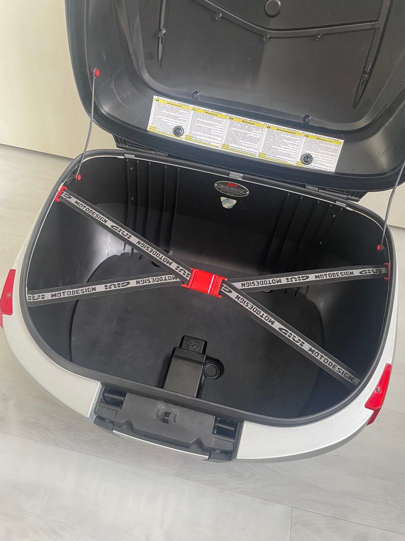 GIVI MAXIA 4 (56 litres) motorcycle Top box for sale with original thick backrest, Motorcycles ...