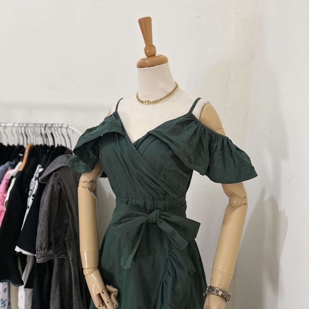 Green ruffled midi dress, Fesyen Wanita, Pakaian Wanita, Gaun & Rok di ...
