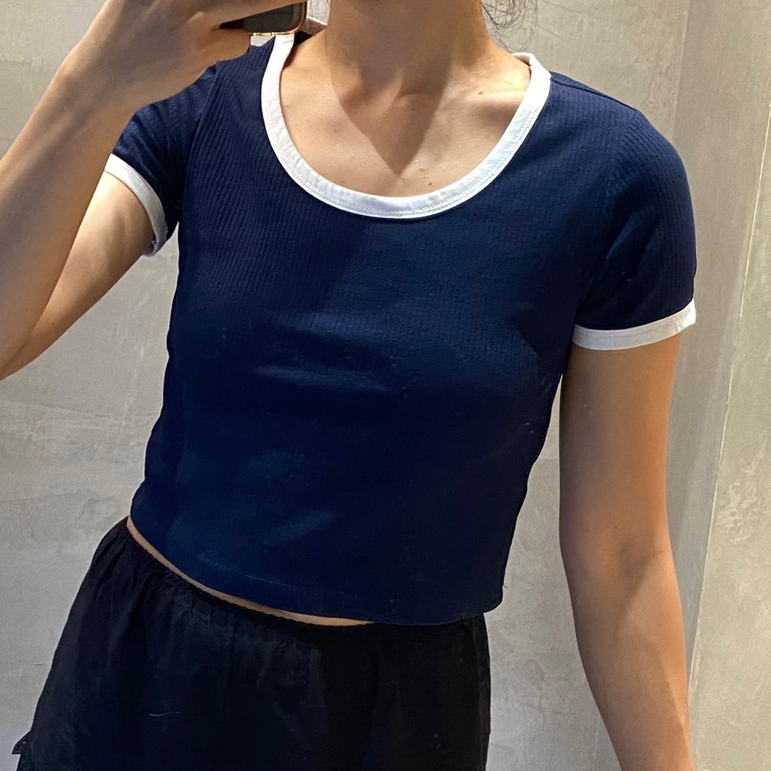 GU navy blue crop top, Women's Fashion, Tops, Shirts on Carousell
