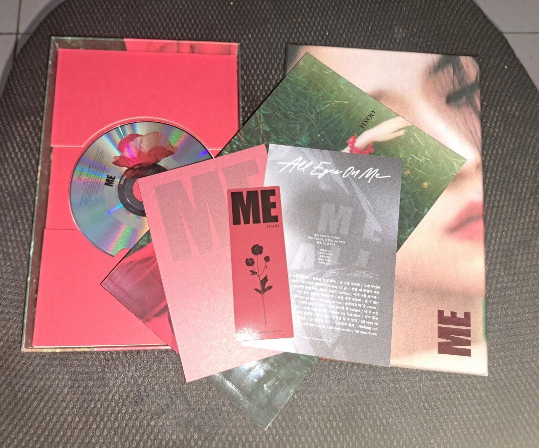 Jisoo 1st Album Red Version, Hobbies & Toys, Memorabilia & Collectibles ...