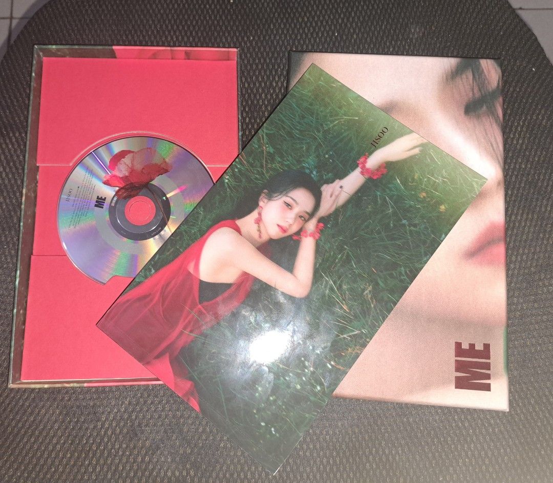 Jisoo 1st Album Red Version, Hobbies & Toys, Memorabilia & Collectibles ...