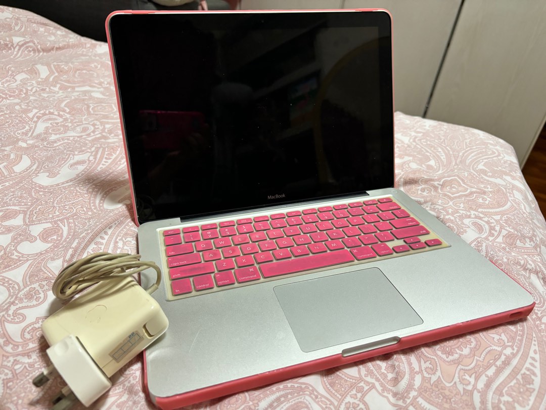 Macbook 2008 model, Computers & Tech, Laptops & Notebooks on Carousell