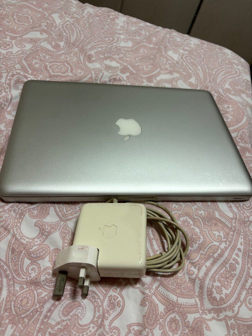 Macbook 2008 model, Computers & Tech, Laptops & Notebooks on Carousell
