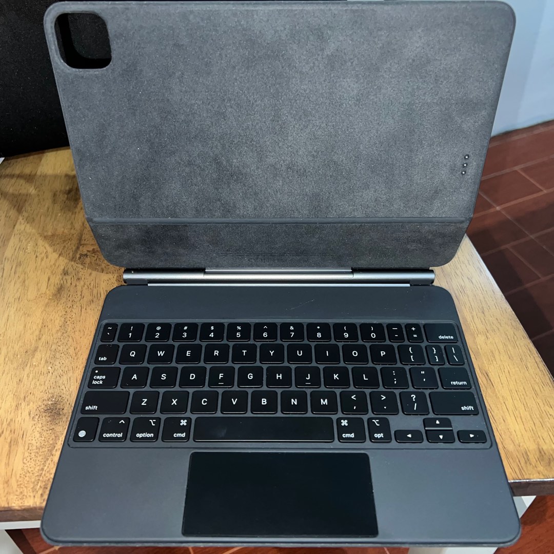 iPad Pro 11 Magic Keyboard, Mobile Phones & Gadgets, Other Gadgets on ...