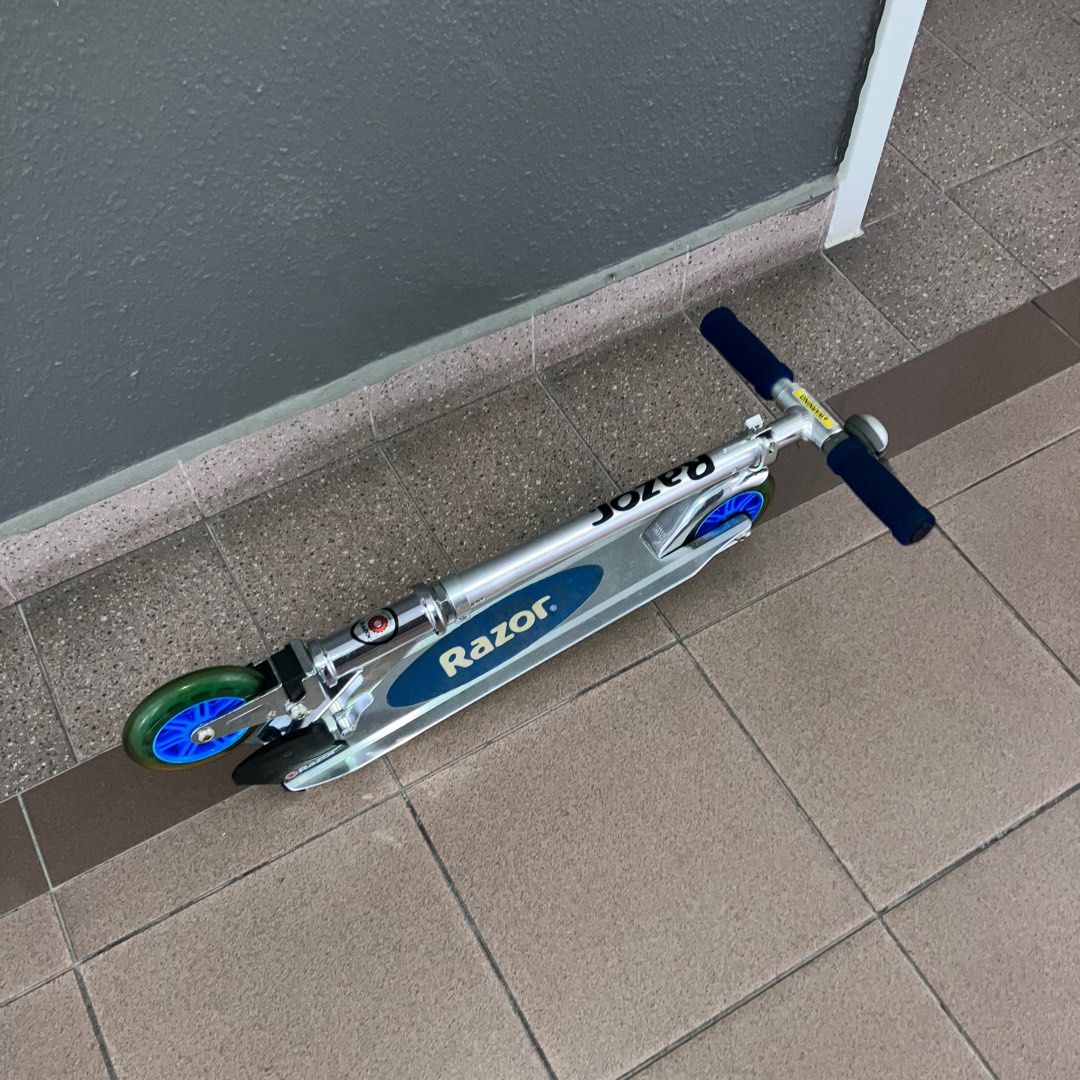 Razor A3 Kick Scooter, Sports Equipment, Sports & Games, Skates ...