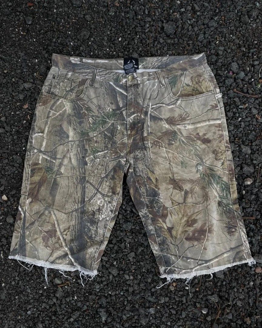 REALTREE JORTS SIZE 38, Men's Fashion, Bottoms, Shorts on Carousell