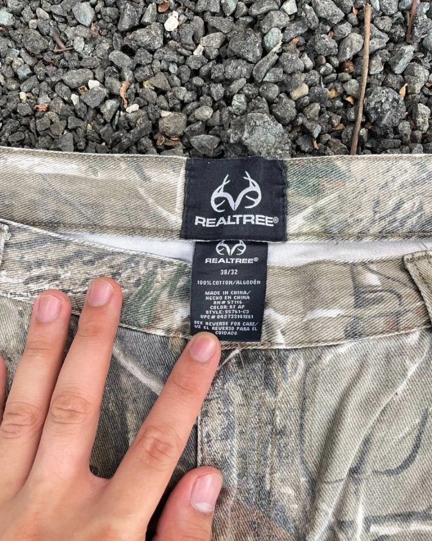 REALTREE JORTS SIZE 38, Men's Fashion, Bottoms, Shorts on Carousell