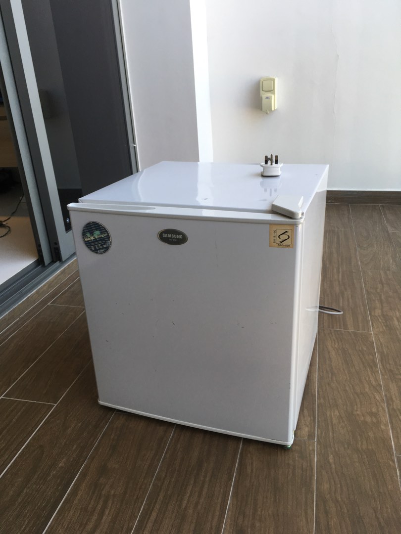 Samsung Mini Fridge, TV & Home Appliances, Kitchen Appliances ...