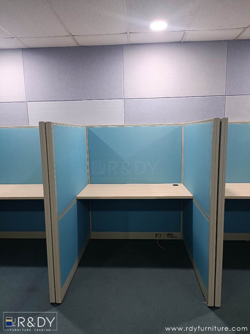 SINGLE CUBICLE/ PANEL PARTITION AND TABLE, Furniture & Home Living ...
