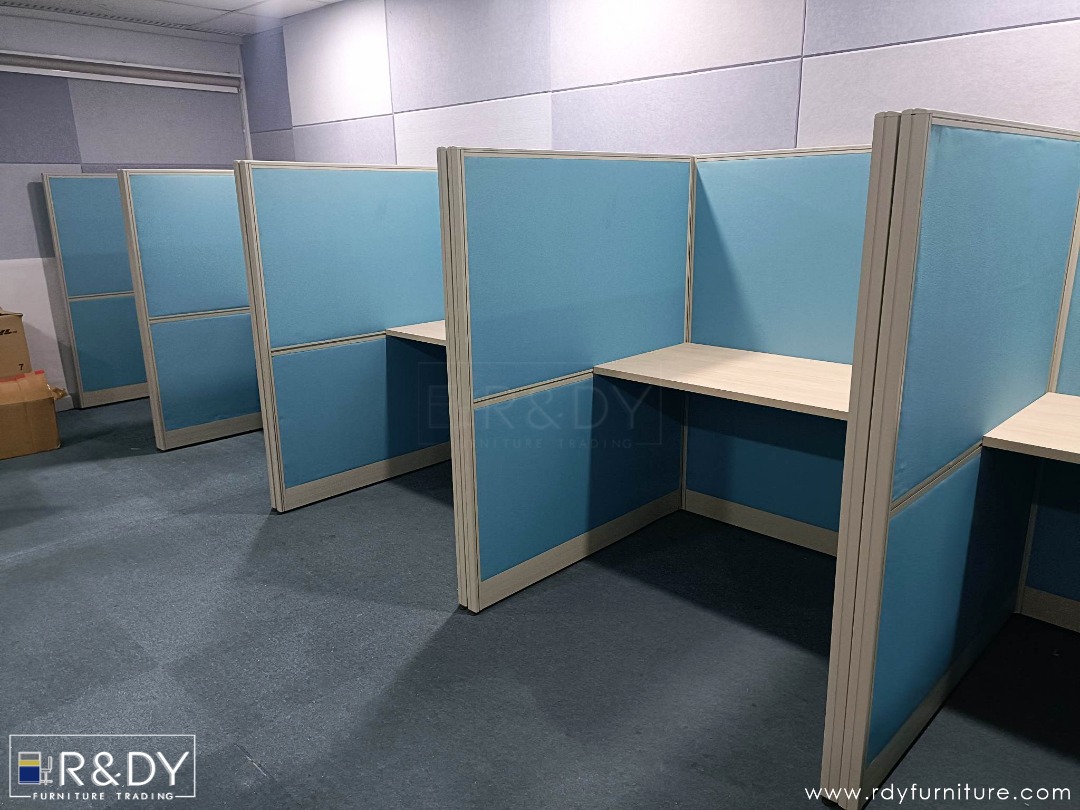 SINGLE CUBICLE/ PANEL PARTITION AND TABLE, Furniture & Home Living ...